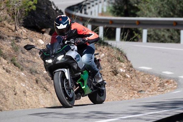 KAWASAKI NINJA 7 HYBRID (2024 - on) Review