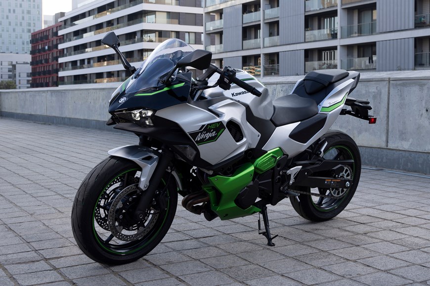 KAWASAKI NINJA 7 HYBRID (2024 - on) Review