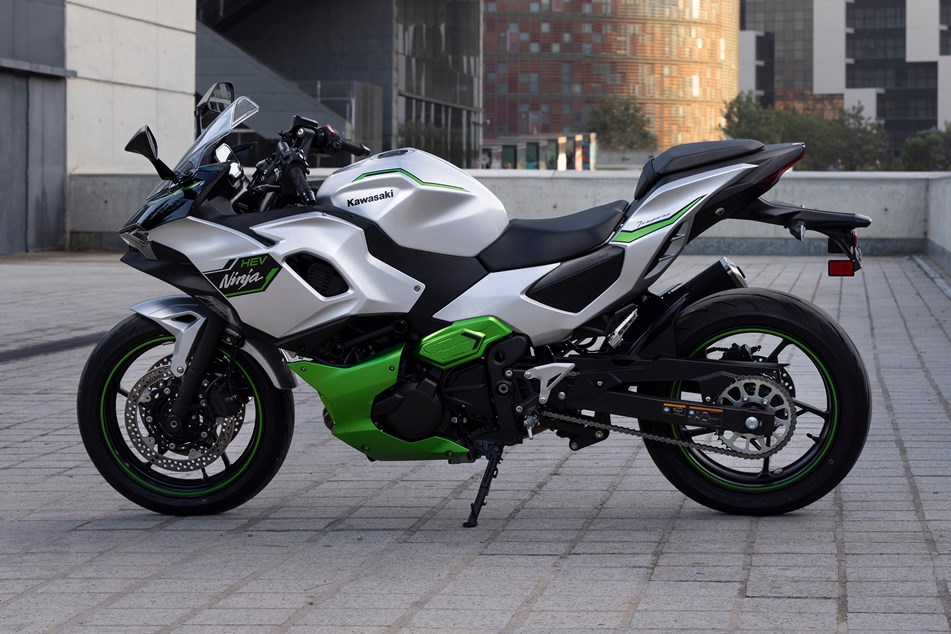KAWASAKI NINJA 7 HYBRID (2024 - on) Review