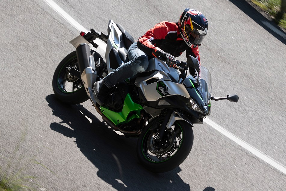 KAWASAKI NINJA 7 HYBRID (2024 - on) Review