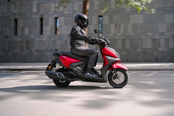 Yamaha’s RayZR scooter boasts light weight, style and hybrid tech