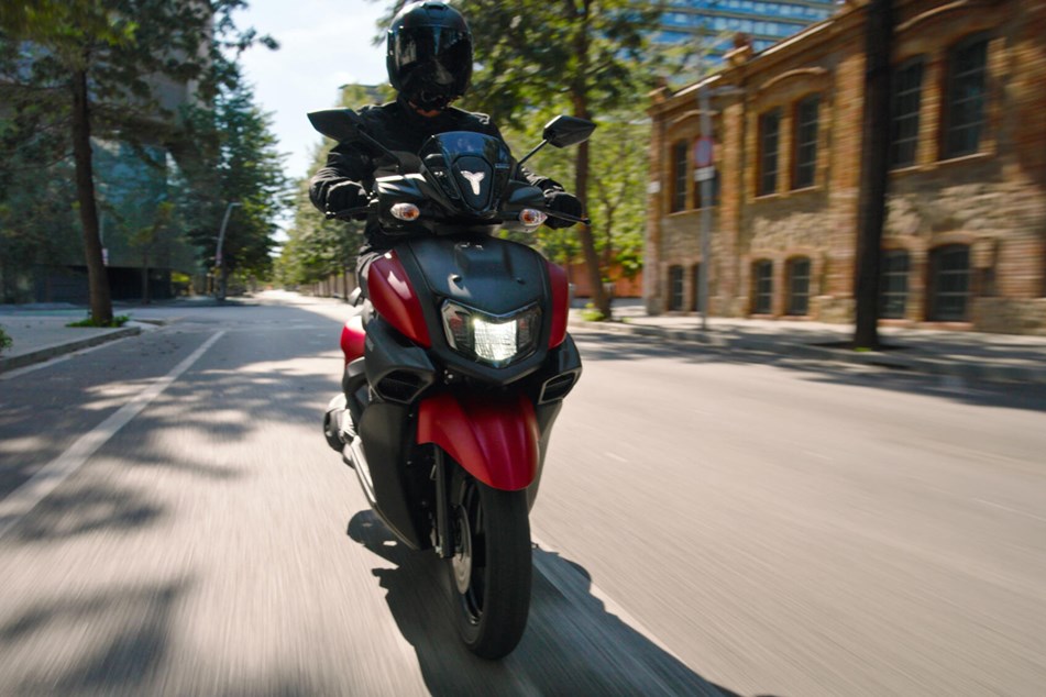 Yamaha’s RayZR scooter boasts light weight, style and hybrid tech
