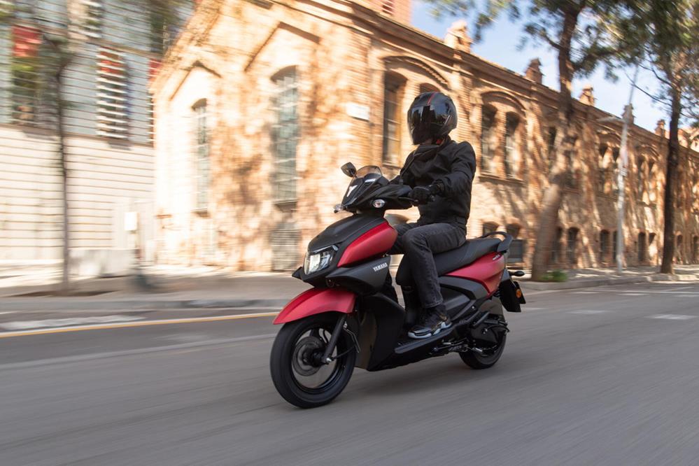 Yamaha’s RayZR scooter boasts light weight, style and hybrid tech