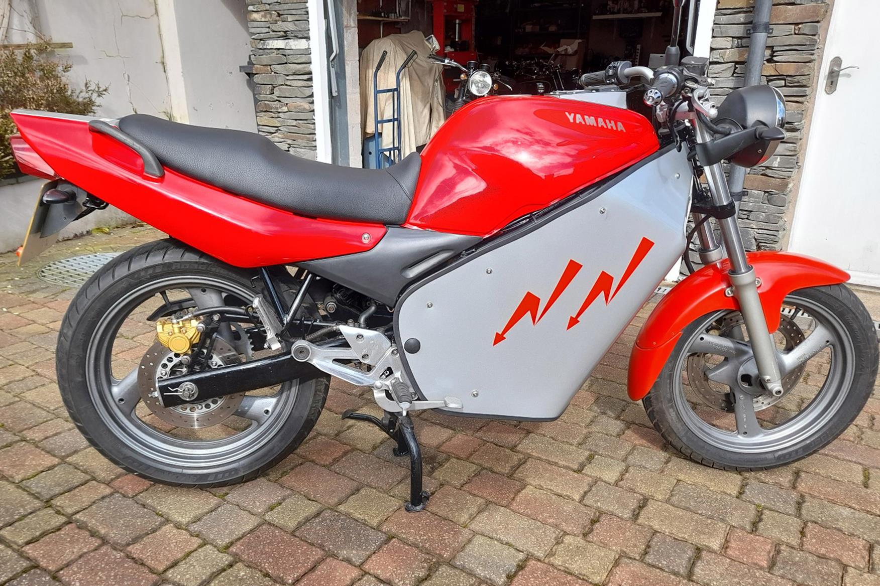 Retired engineer cooks up battery-powered Yamaha Diversion