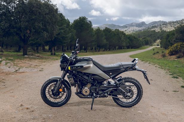 2024 Husqvarna Svartpilen 401 Review – New tech, new engine, and better ...