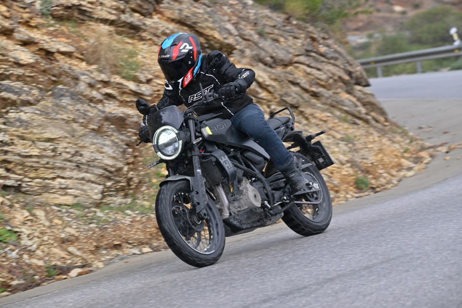 2024 Husqvarna Svartpilen 401 Review – New tech, new engine, and better ...