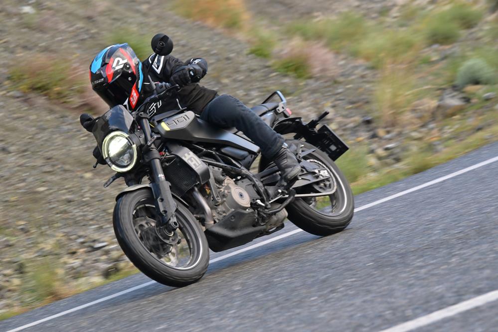 2024 Husqvarna Svartpilen 401 Review – New tech, new engine, and better ...