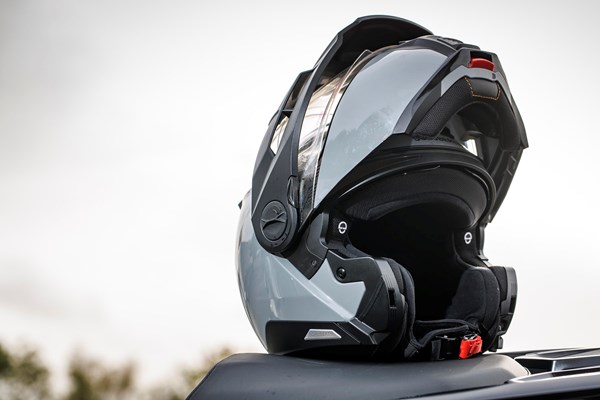 Schuberth E2 helmet review | High-end flip-front ADV lid