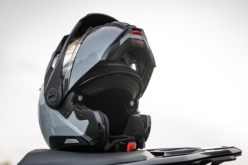Schuberth E2 helmet review | High-end flip-front ADV lid