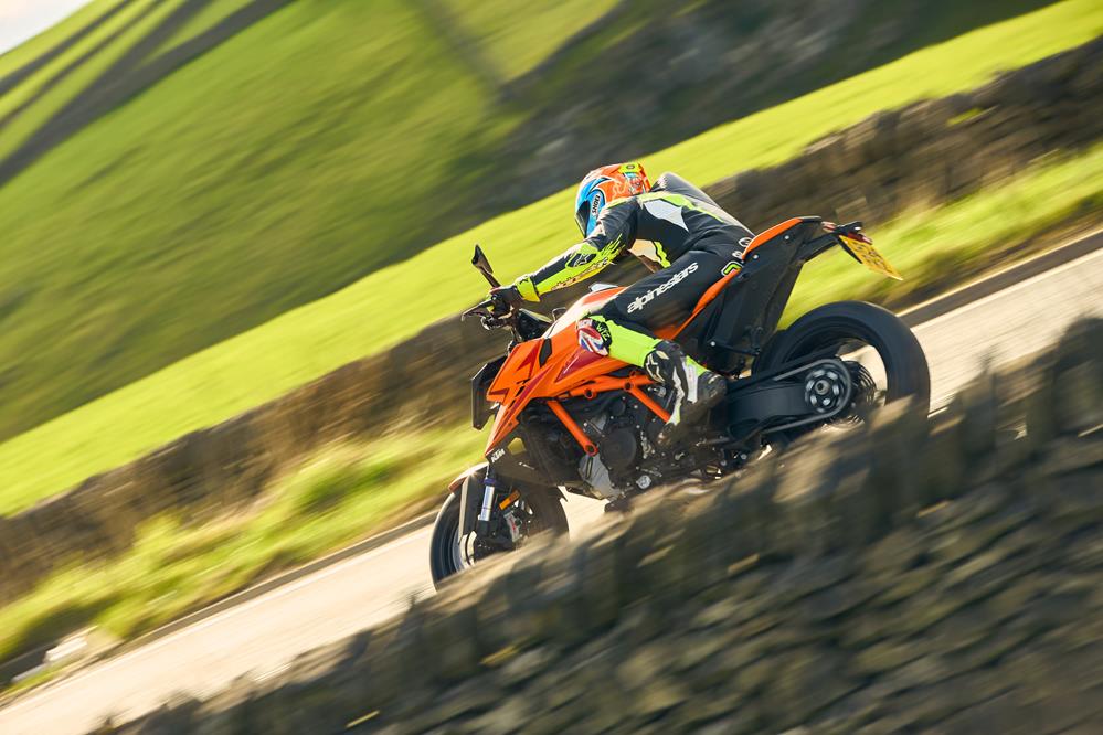 New KTM 1390 Super Duke R Evo battles rivals on twisty roads