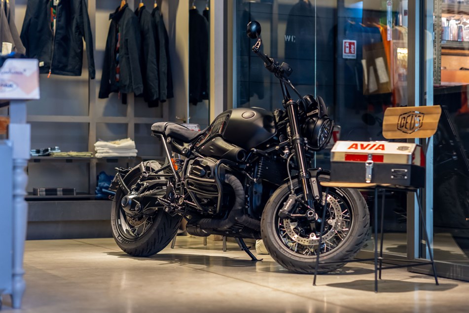 Custom Deus Ex Machina bike auction comes to a close