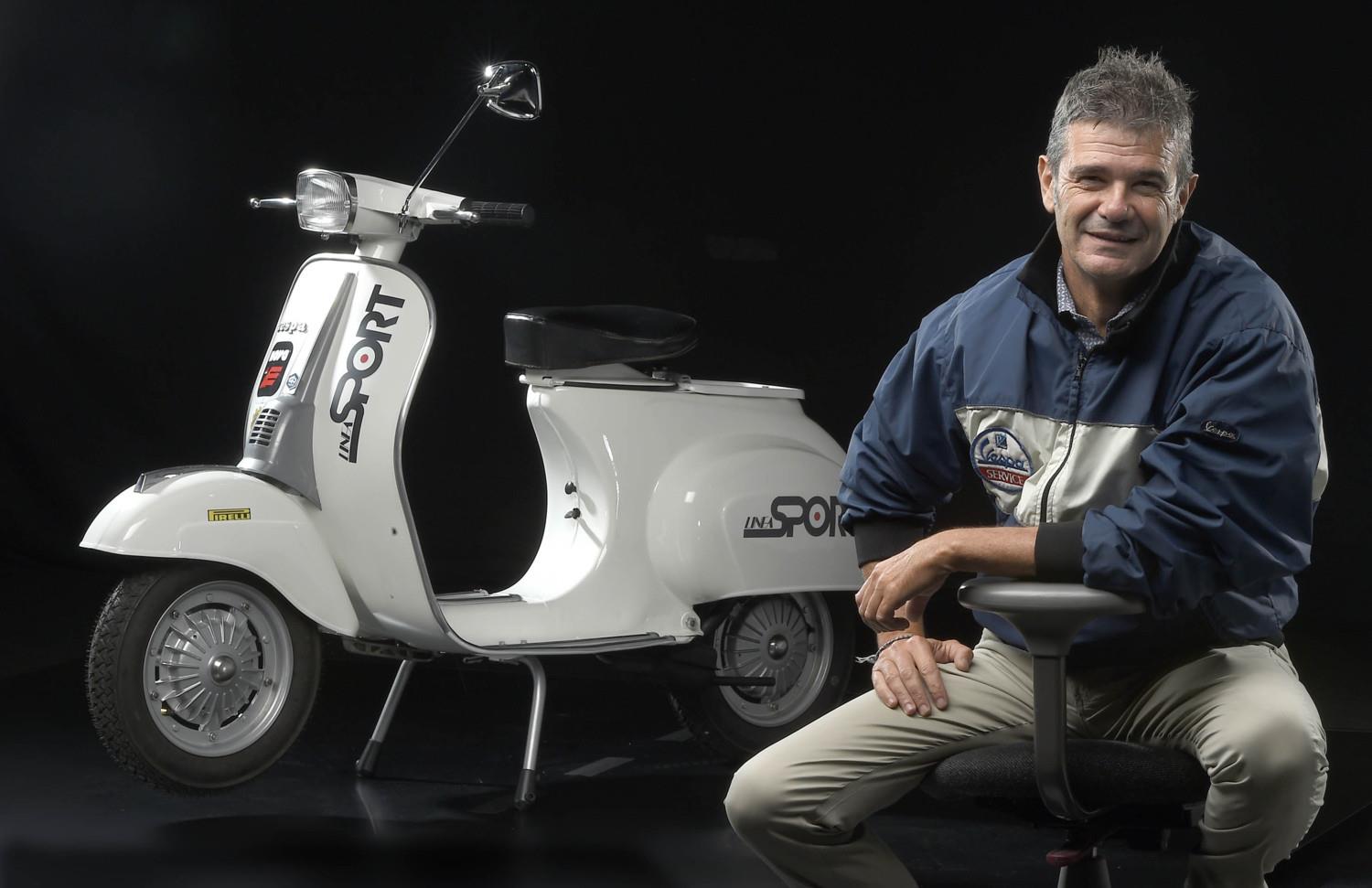 Italian rider breaks Vespa distance record by 200 miles