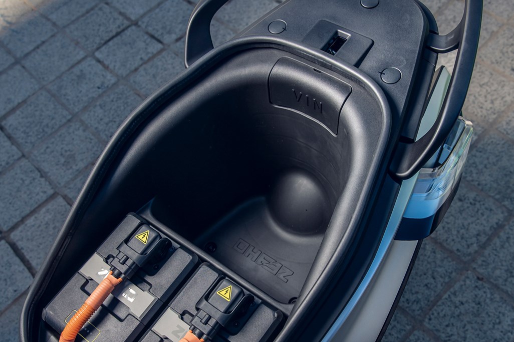 Zeeho AE8 S+ Review – Easy going battery scoot with a techy twist