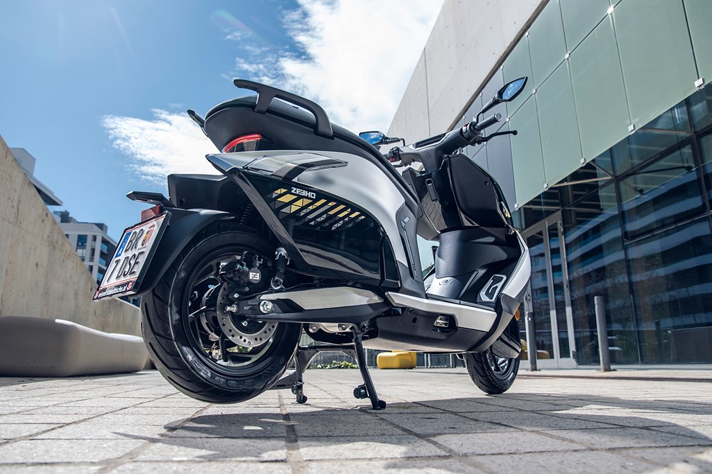 Zeeho AE8 S+ Review – Easy going battery scoot with a techy twist