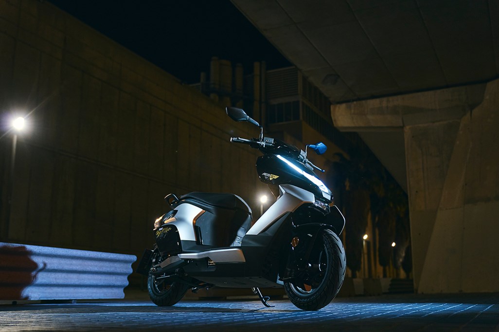 Zeeho AE8 S+ Review – Easy going battery scoot with a techy twist