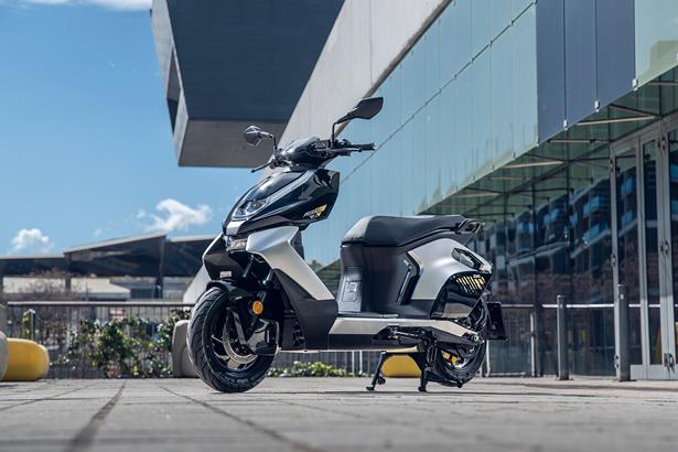 Zeeho AE8 S+ Review – Easy going battery scoot with a techy twist