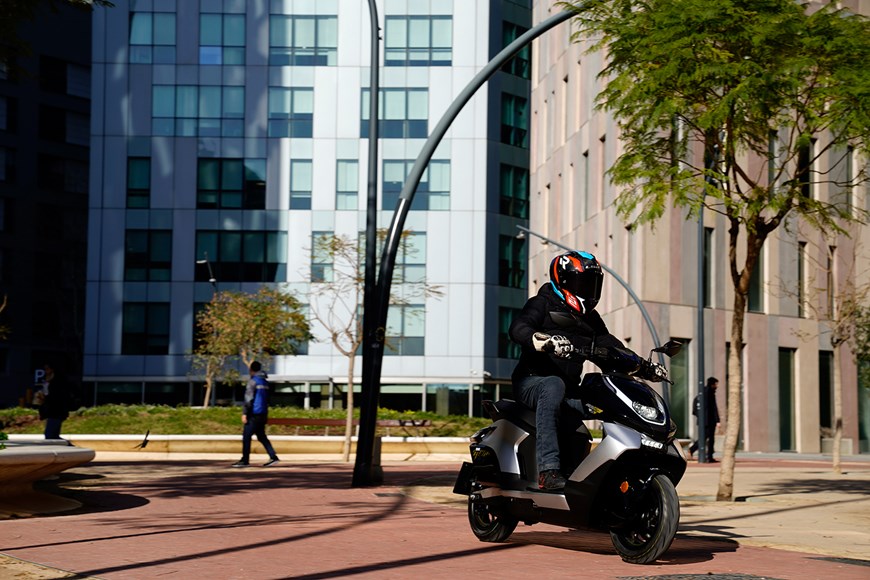 Zeeho AE8 S+ Review – Easy going battery scoot with a techy twist