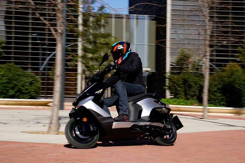 Zeeho AE8 S+ Review – Easy going battery scoot with a techy twist