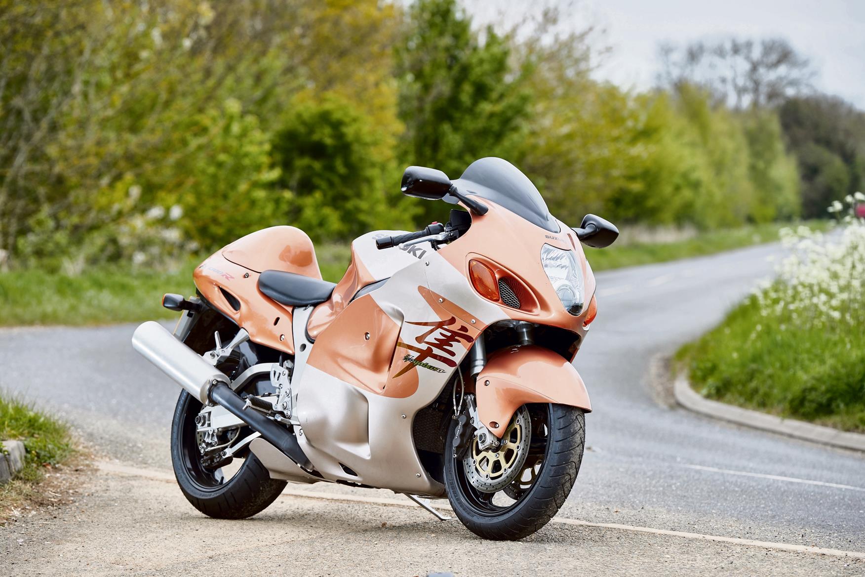 Suzuki to celebrate 25 years of the Hayabusa and SV650 at Cadwell Park