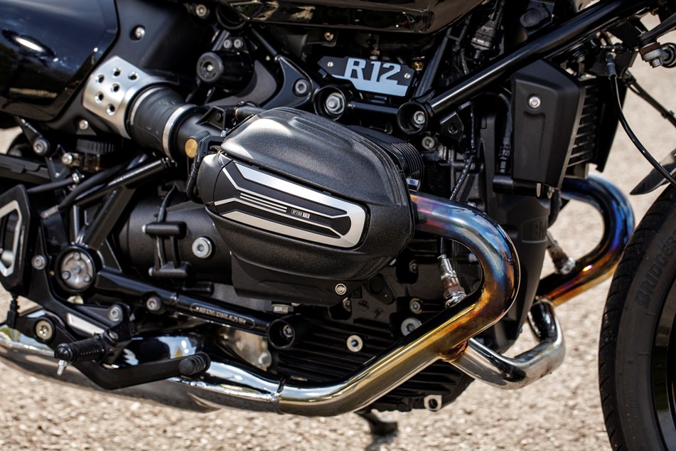 BMW R12 vs Harley-Davidson Nightster Special Comparison