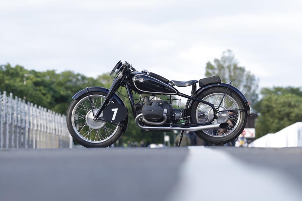 BMW restore 1937 255 Kompressor twin-cylinder race bike