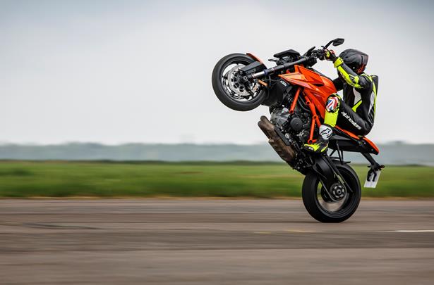 KTM 1390 Super Duke R wheelie control tested