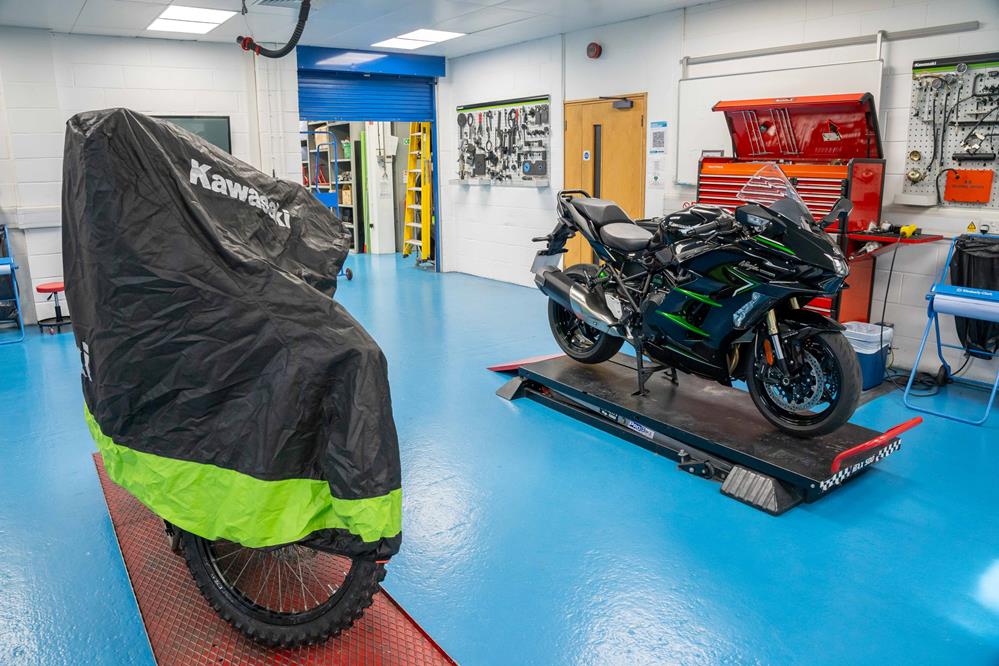 Kawasaki-backed stunt rider aims for new speed record dragged behind a ...