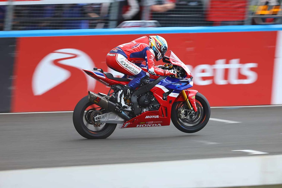 BSB Knockhill: Christian Iddon secures his first victory of 2024
