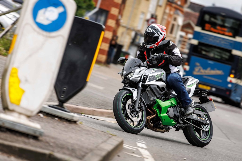 2024 Kawasaki Z7 Hybrid review | Future of bike transport?