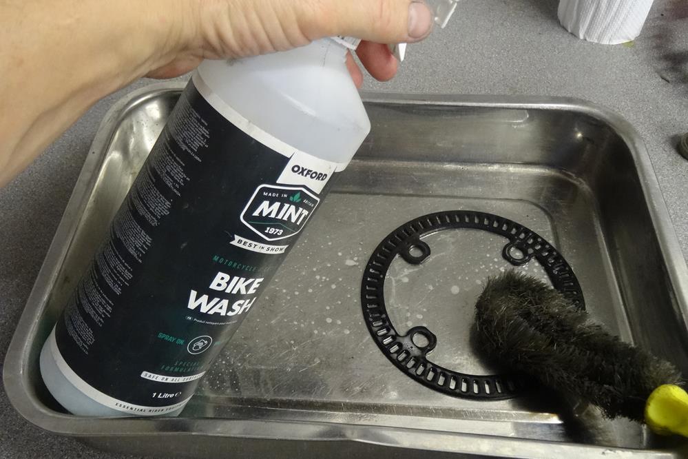 How to deep clean your motorcycle's wheels