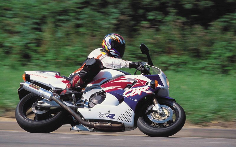 How to change 1992 Fireblade’s wheel for a 17-inch