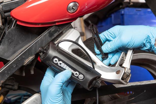 How to fit a Scottoiler to your motorbike at home