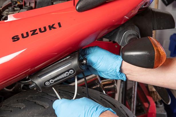 How to fit a Scottoiler to your motorbike at home