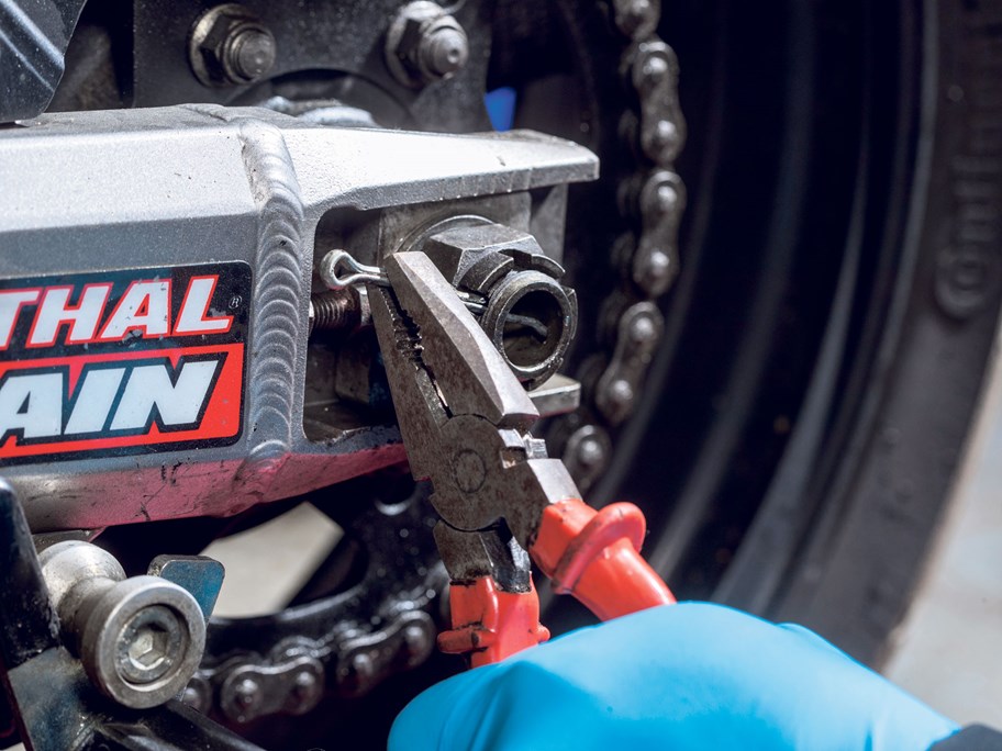 How to look after a motorbike chain and extend its life