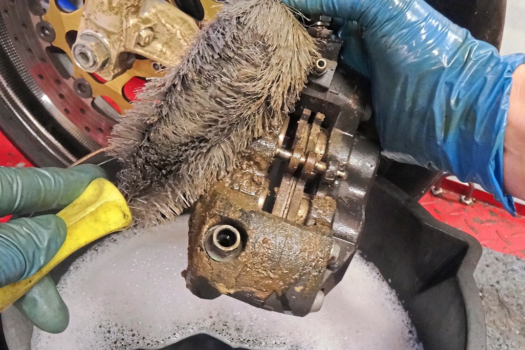 How to overhaul your brake calipers with MCN's expert