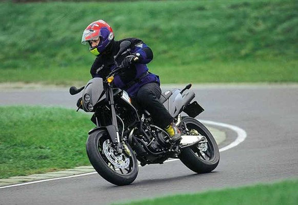 KTM 620 DUKE (1994-2006) Review | Speed, Specs & Prices