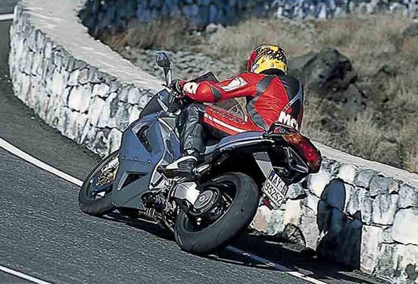 APRILIA RST1000 FUTURA (2001-2003) Motorcycle Review