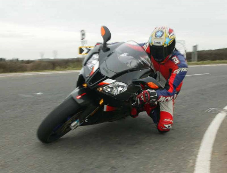 APRILIA RSV1000 R (2004-2010) Review | Specs & Prices