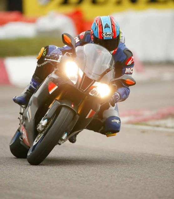 APRILIA RSV1000 R (2004-2010) Review | Specs & Prices