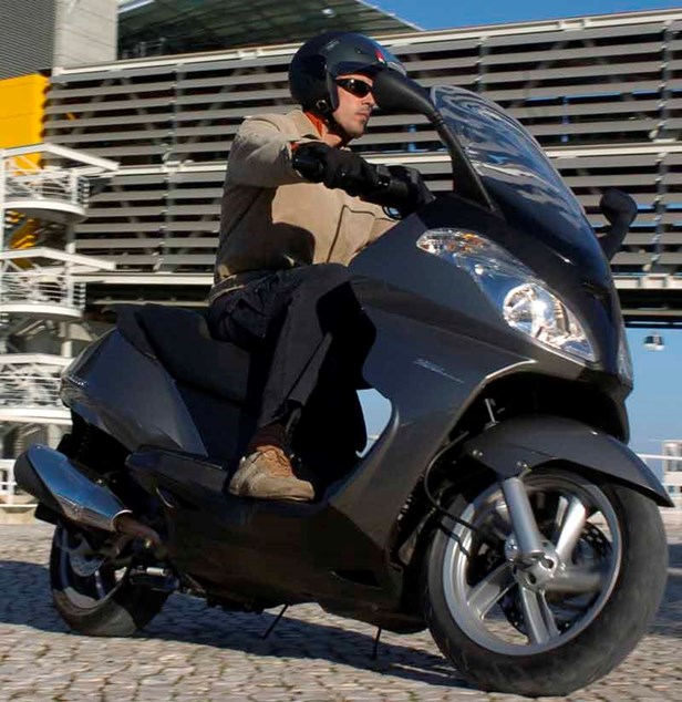 APRILIA ATLANTIC 500 (2002-2006) Review, Specs & Prices