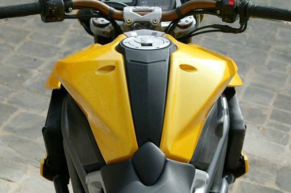 BENELLI TNT 1130 (2004-2018) Review | Speed, Specs & Prices