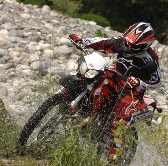 APRILIA RX50 (1997-2005) Review | Speed, Specs & Prices