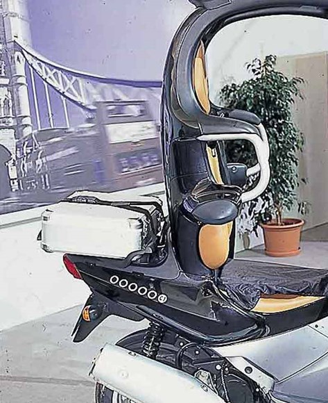 BMW C1 125 (2000-2002) Review | Speed, Specs & Prices