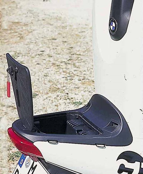 BMW C1 125 (2000-2002) Review | Speed, Specs & Prices