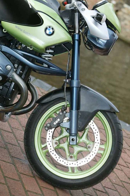 BMW R1150R (2001-2006) Review | Speed, Specs & Prices