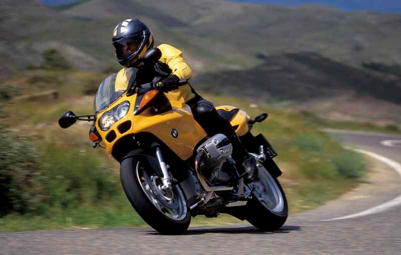 BMW R1100S (1999-2005) Review | Speed, Specs & Prices