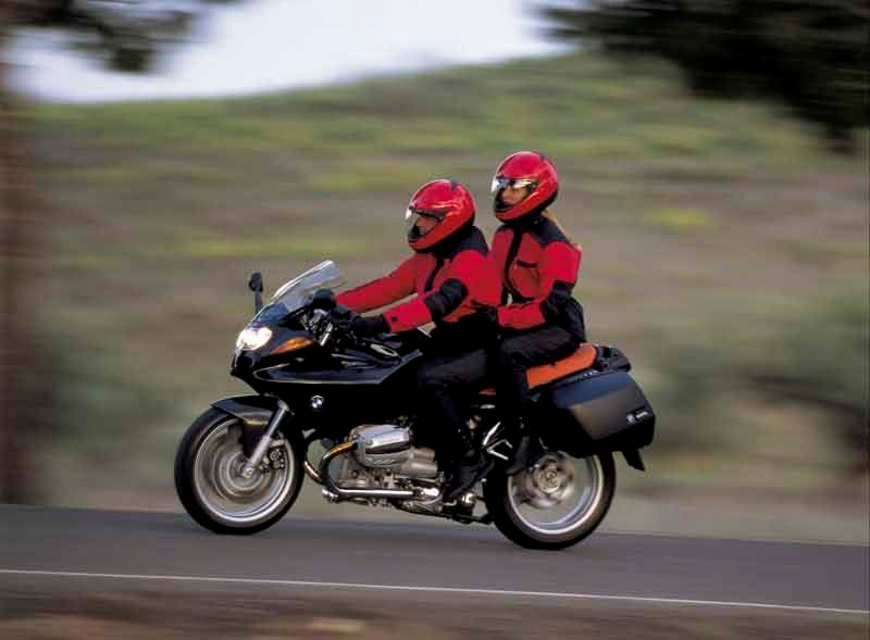 BMW R1100S (1999-2005) Review | Speed, Specs & Prices
