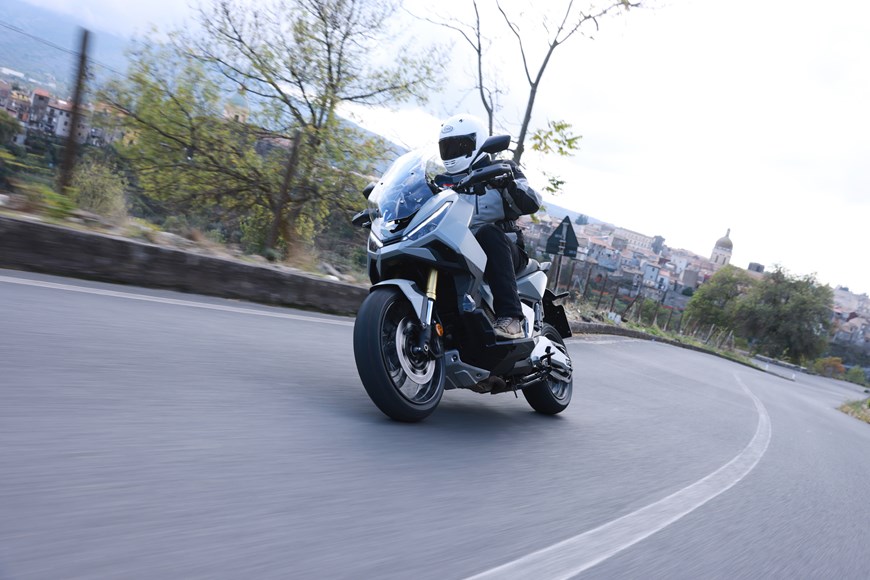 2025-on Honda X-ADV 750 Review | The adventure maxi-scooter