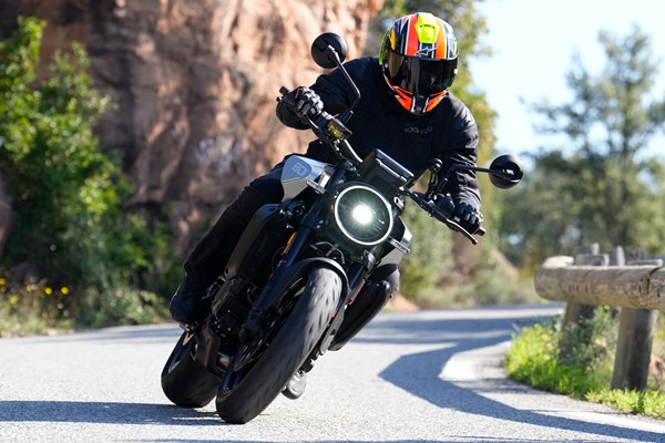 2025-on Husqvarna Vitpilen 801 Review | Funky and feel good