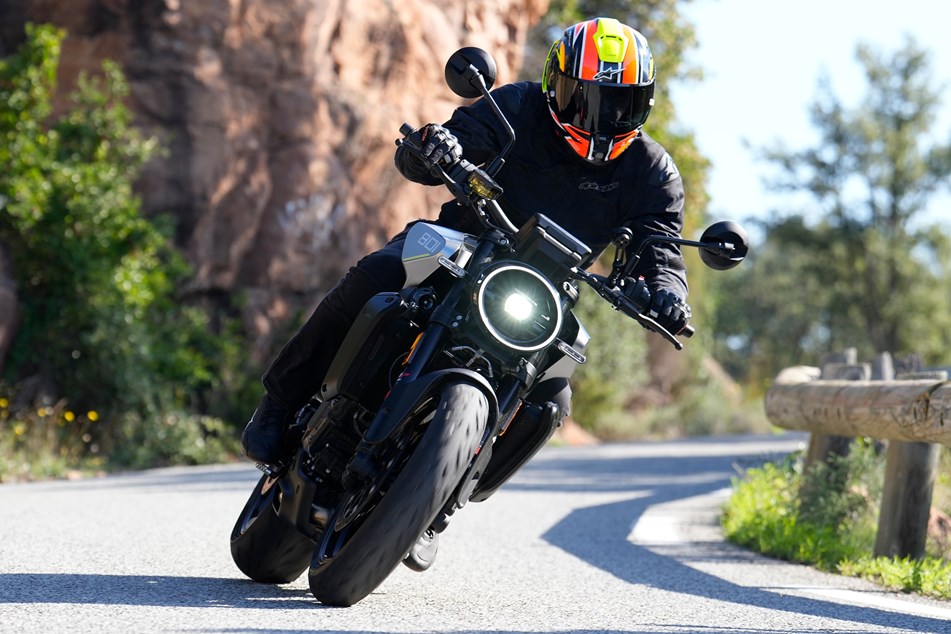 2025-on Husqvarna Vitpilen 801 Review | Funky and feel good